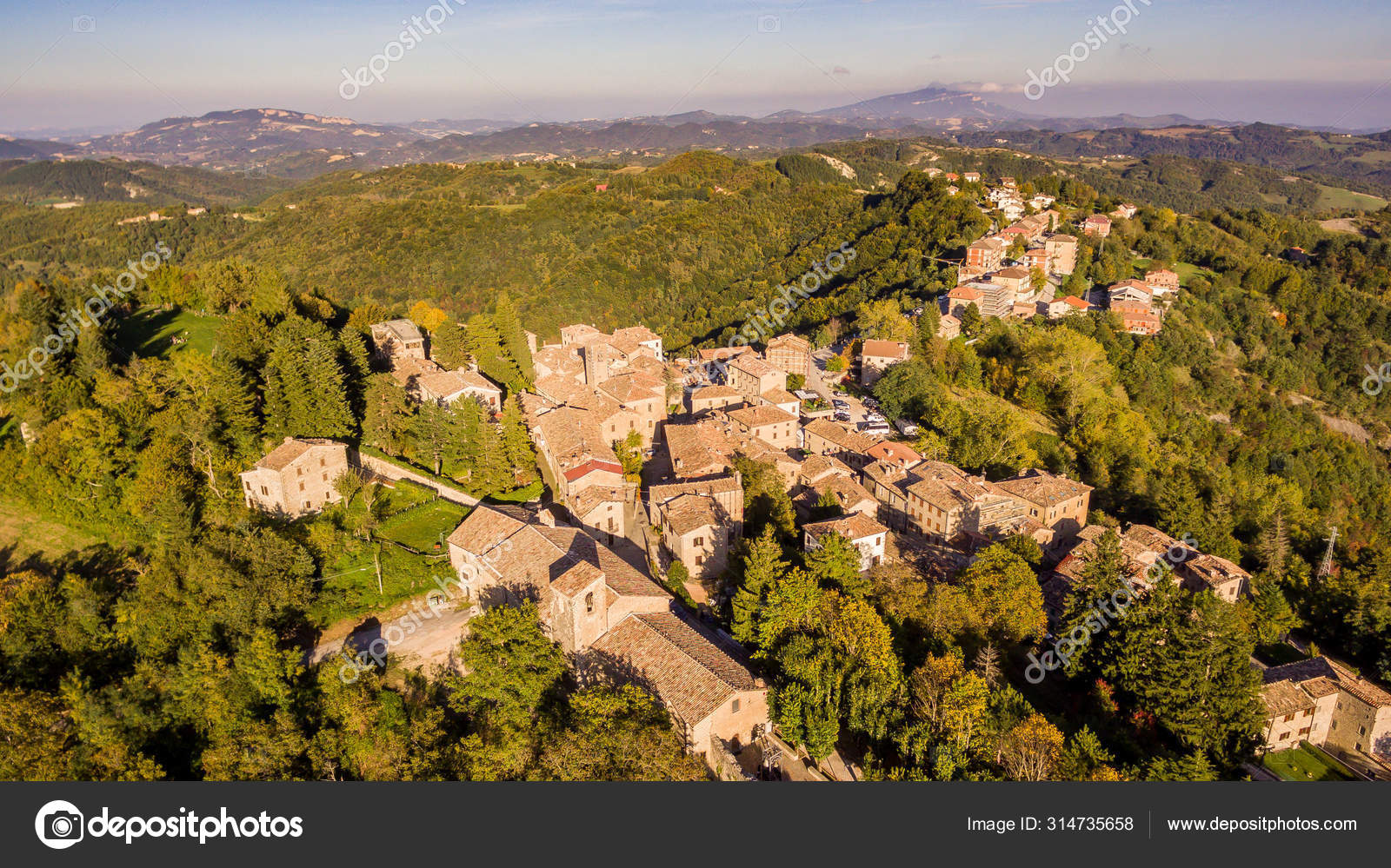 Montemonaco Sibillini Mountains — Stock Photo © tesapida #314735658