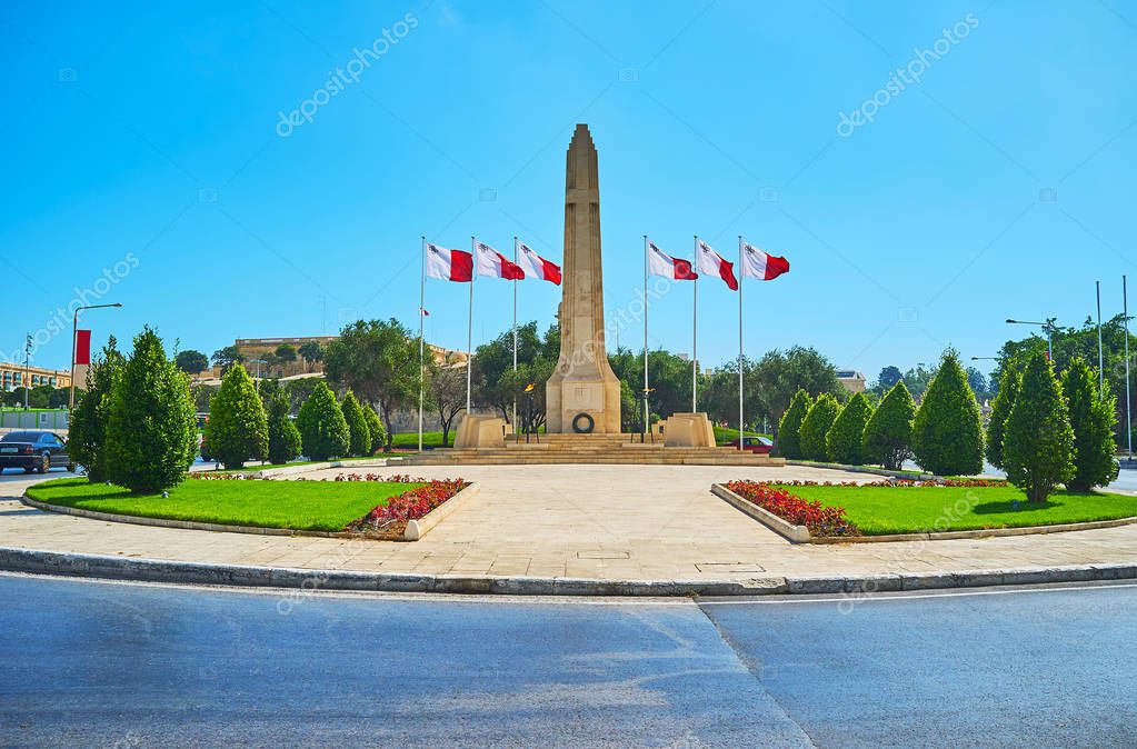 El obelisco cruzado latino es el Monumento a la Guerra en conmemoración ...