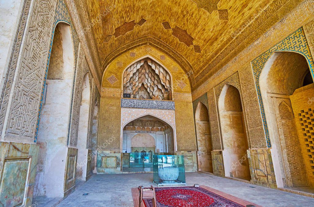 ISFAHAN, IRÁN - 21 DE OCTUBRE DE 2017: El salón norte de la mezquita ...
