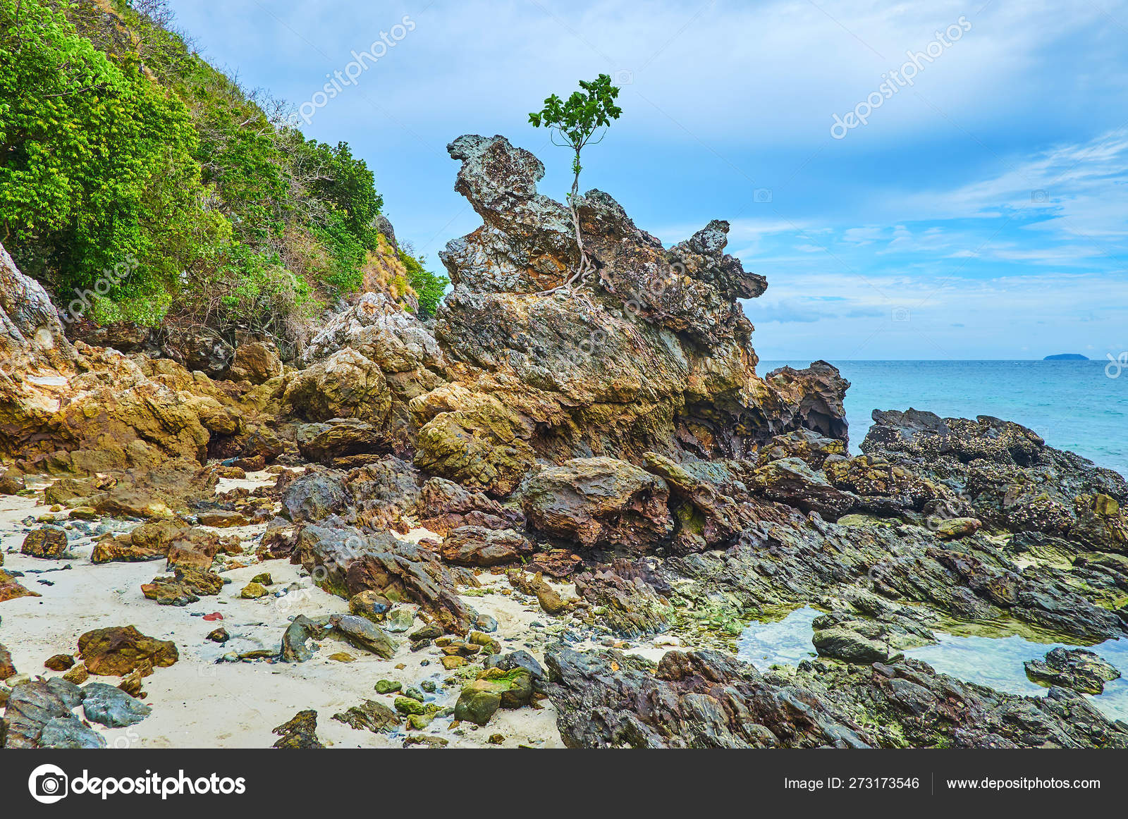 The tree on the rock, Khai Nok island, Phuket, Thailand — Stock Photo ...