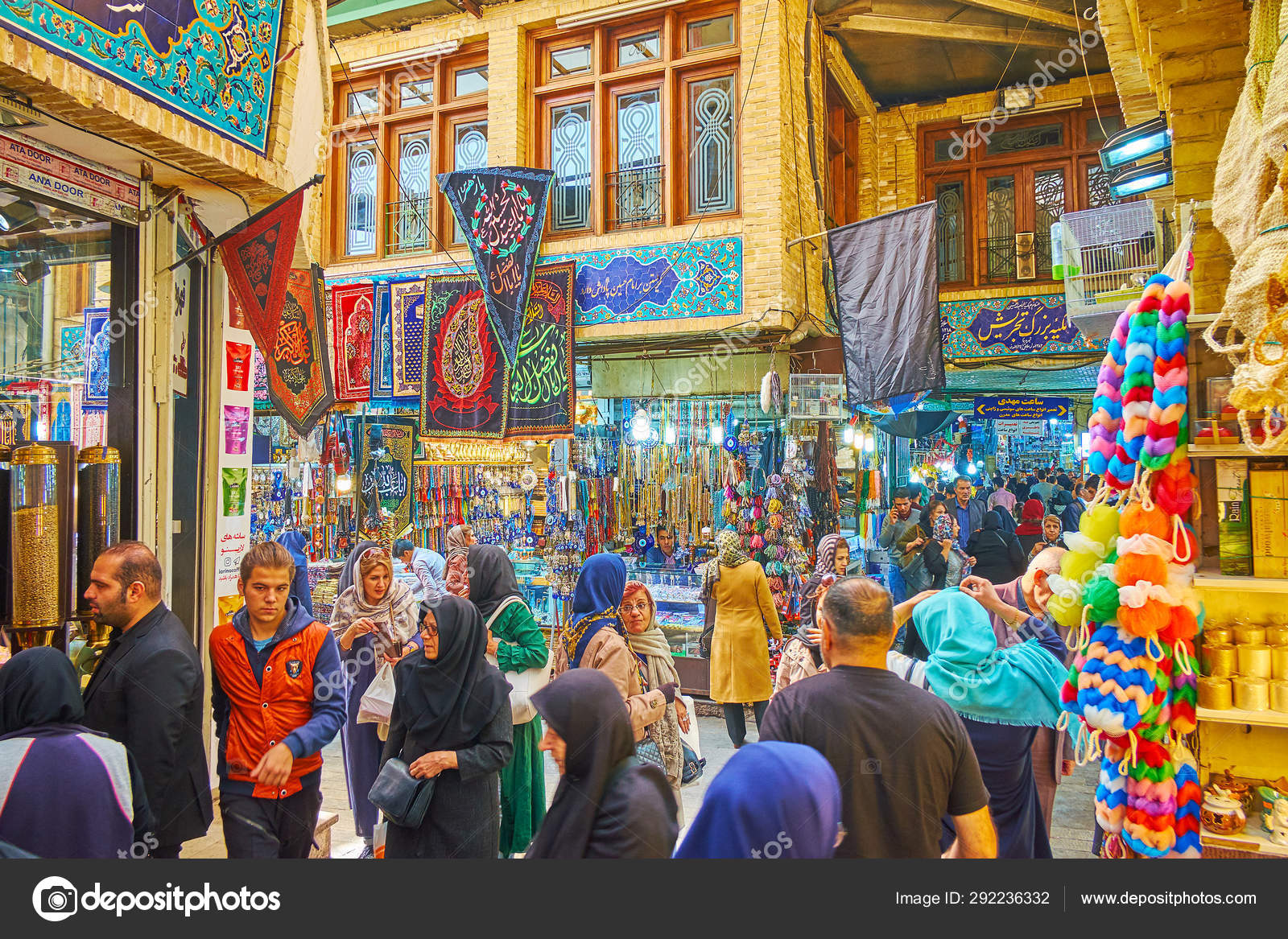 Traditional Tajrish Bazaar, Tehran, Iran – Stock Editorial Photo ...