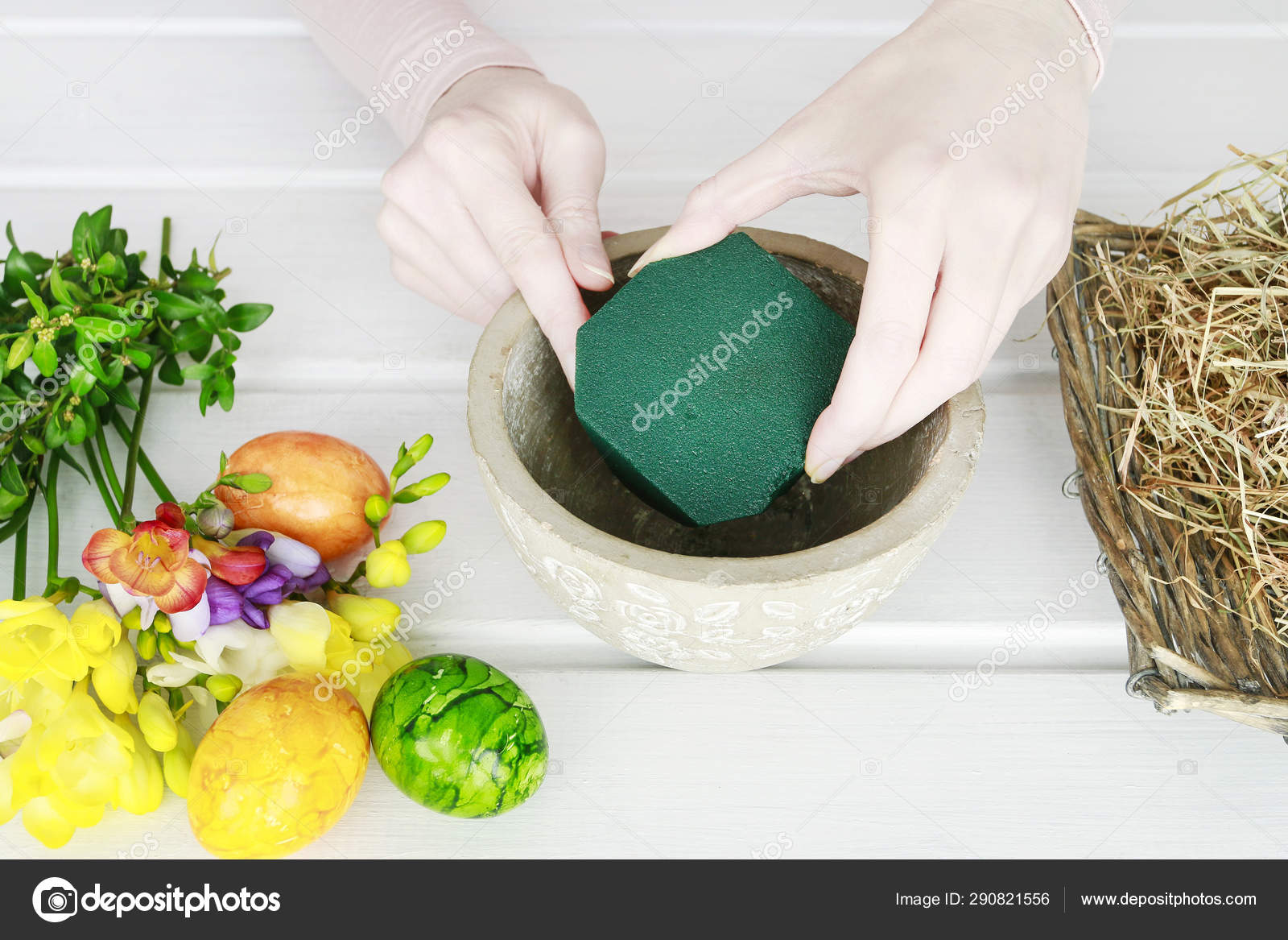 How to make simple Easter table decoration, tutorial. Stock Photo by ...