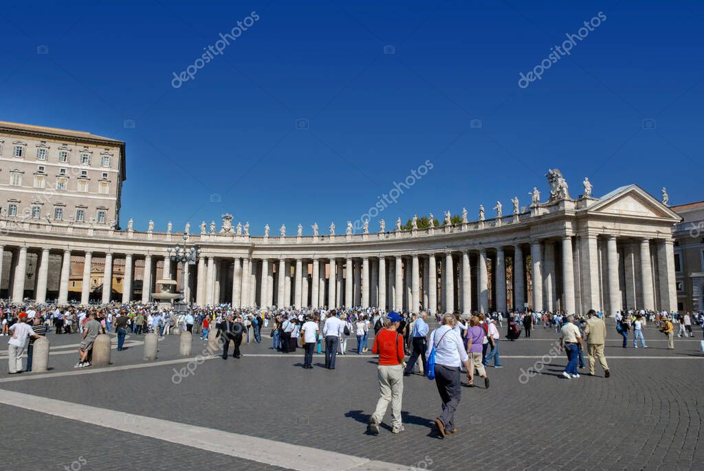 Roma, Italia - 07 de octubre de 2009: Cúpula de San Pedro Vaticano en ...