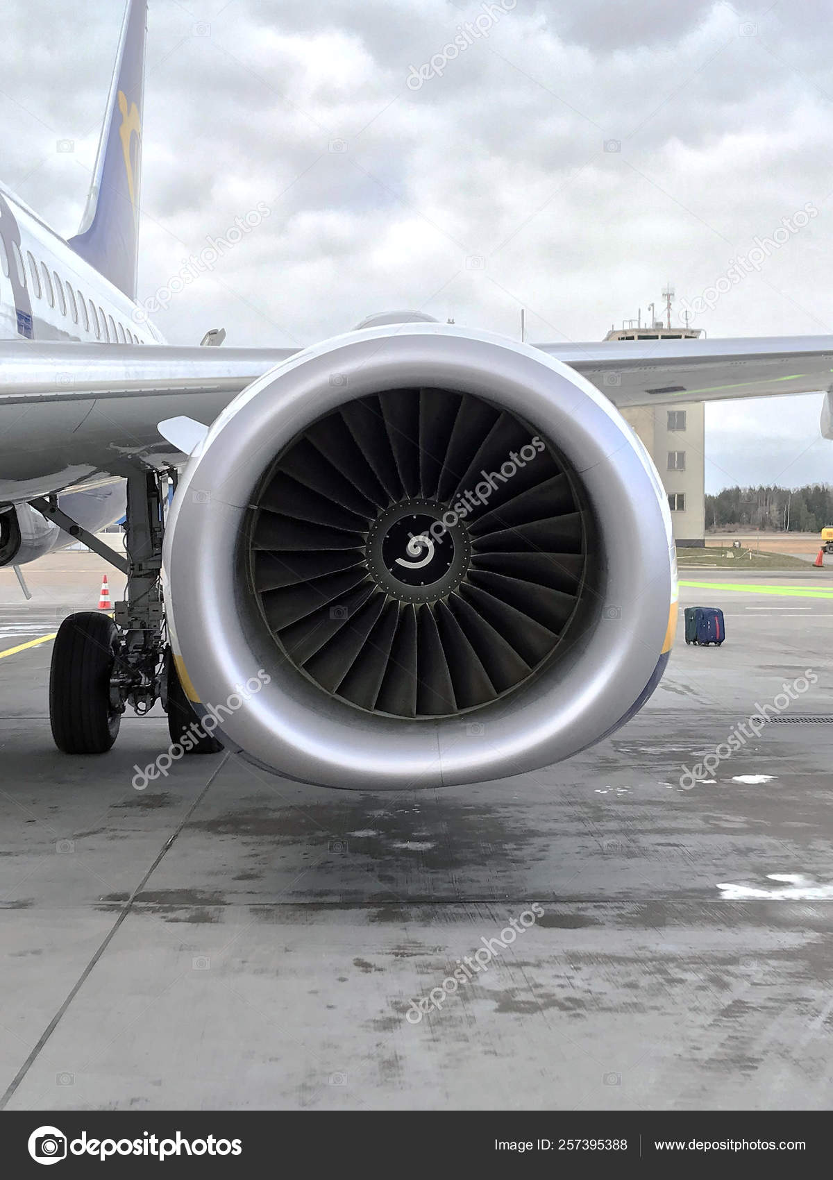 Front Engine Cowling And Turbine Blades Of The Engine Of A, 46% OFF