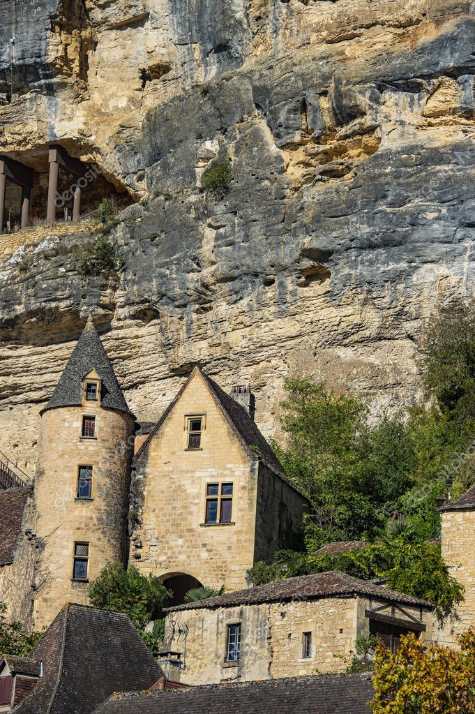 La Roque Gageac, uno de los pueblos más bellos de Francia, es un ...