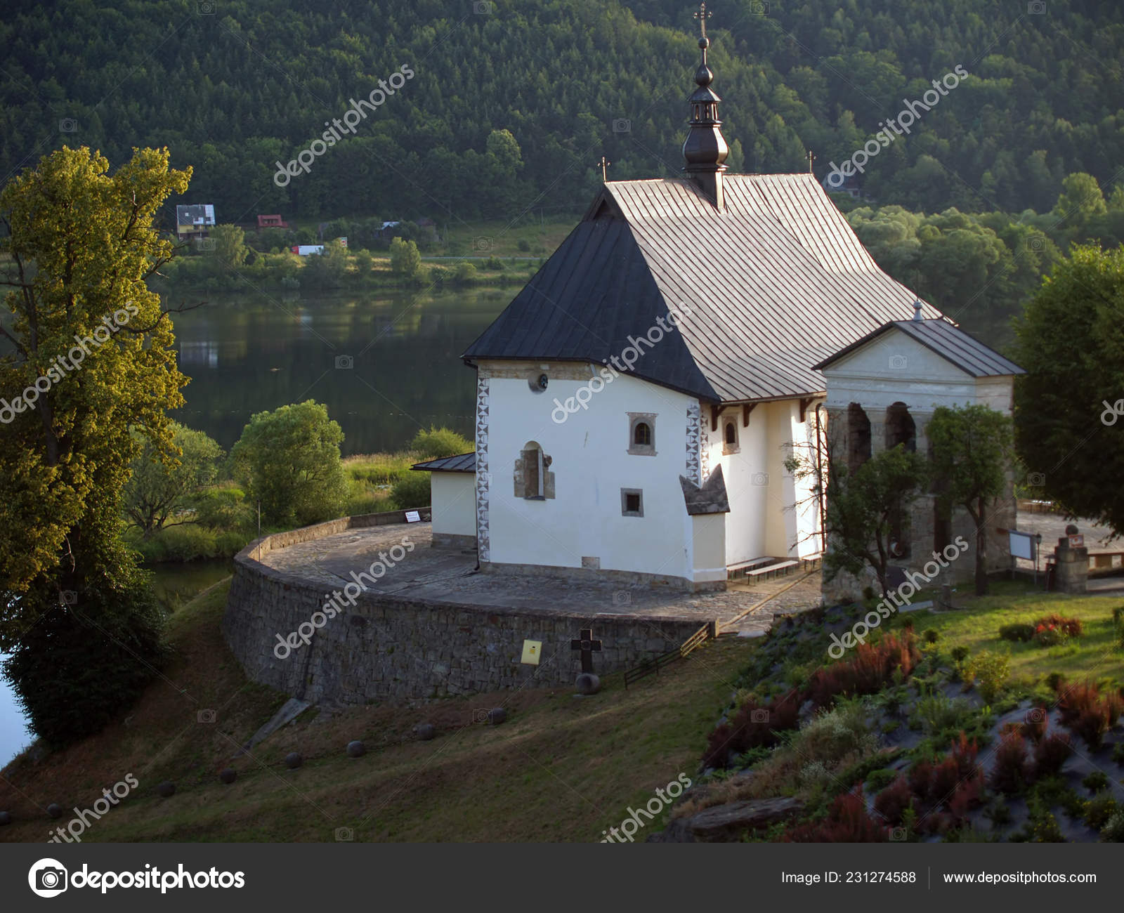 Old Authentic Building Lake Greenery — Stock Photo © ffolas #231274588