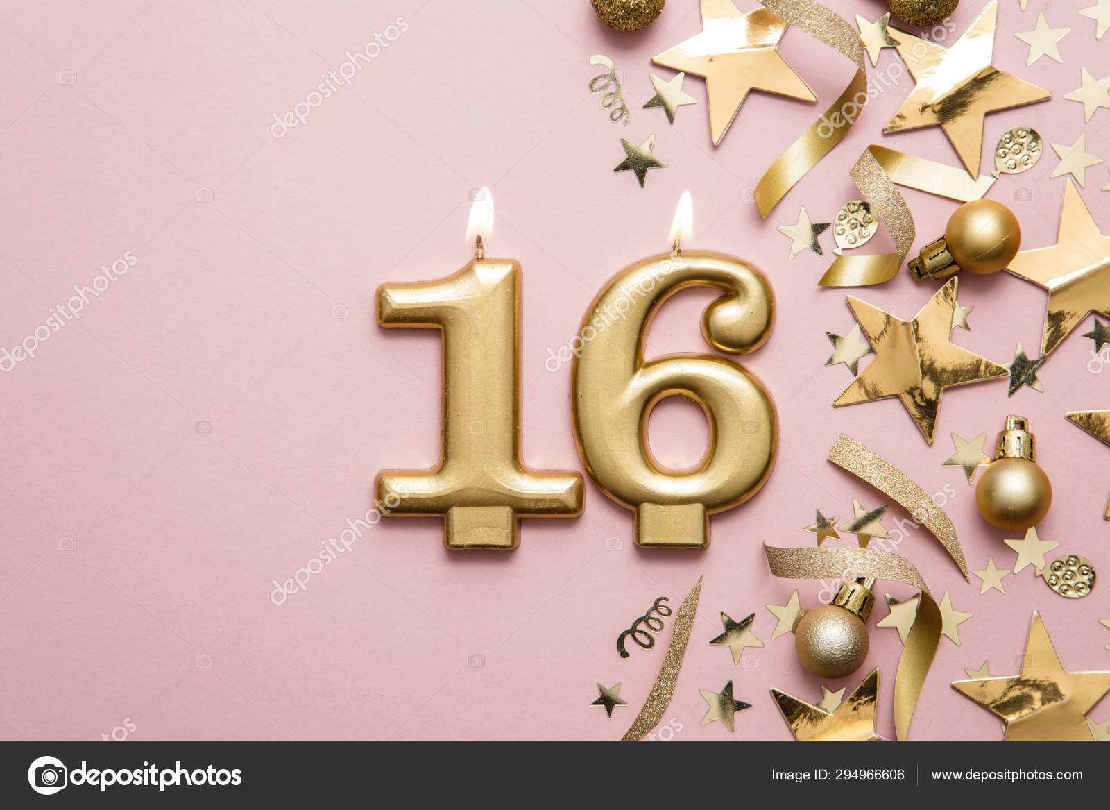 Numero 16 candela celebrazione d'oro su sfondo stella e glitter - Foto ...