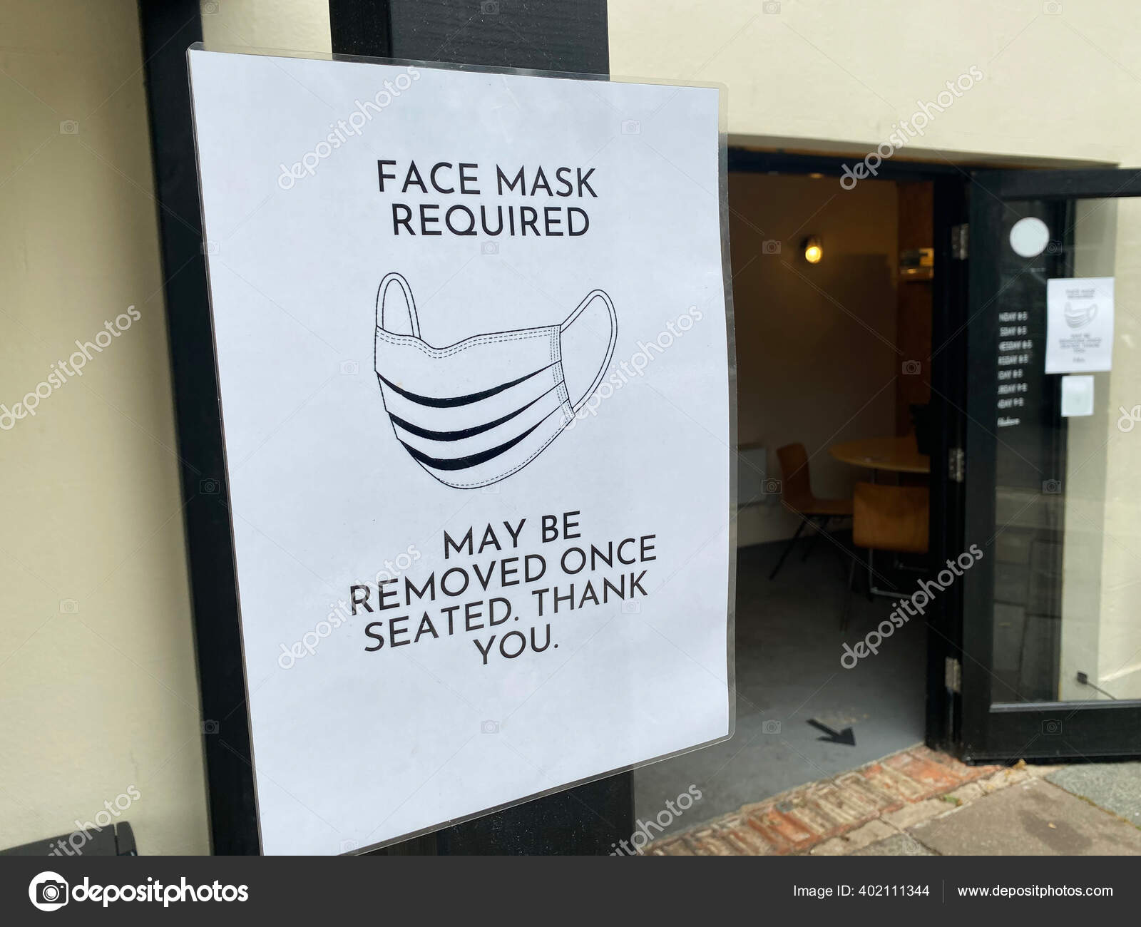 Protective face mask required sign outside a restaurant Stock Photo by ...