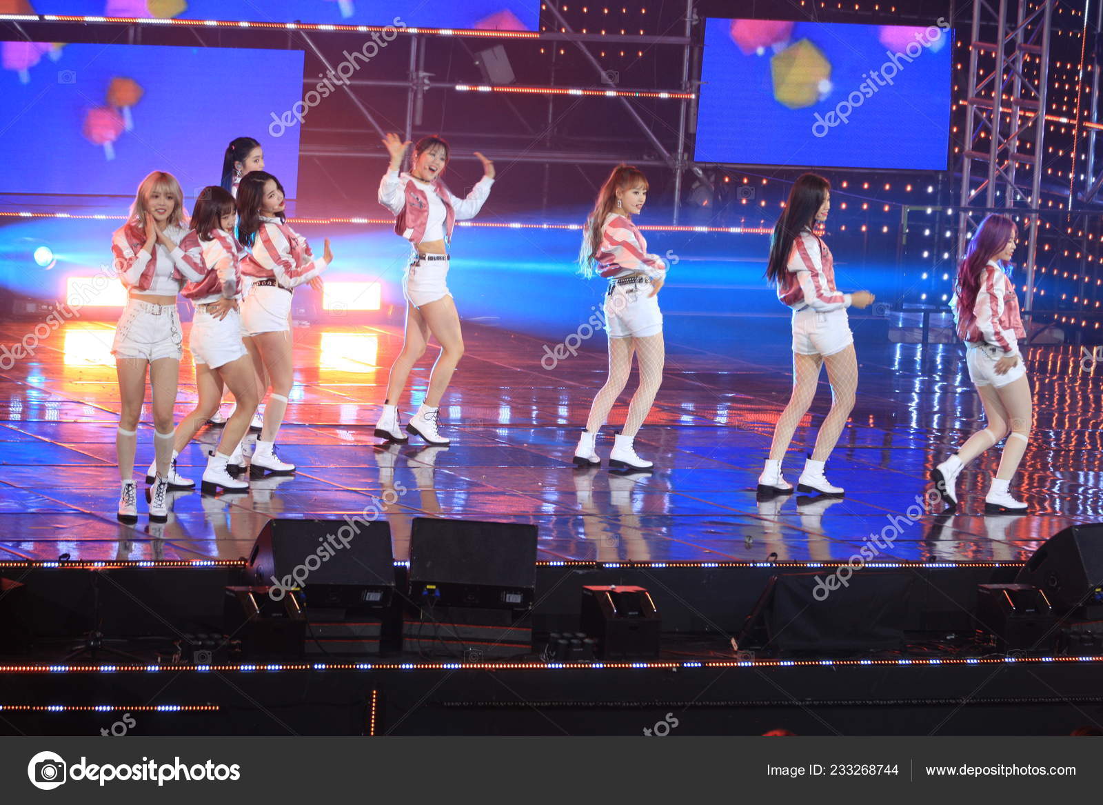Members South Korean Girl Group Weki Meki Perform 2018 Mbn — Stock Editorial Photo © ChinaImages ...