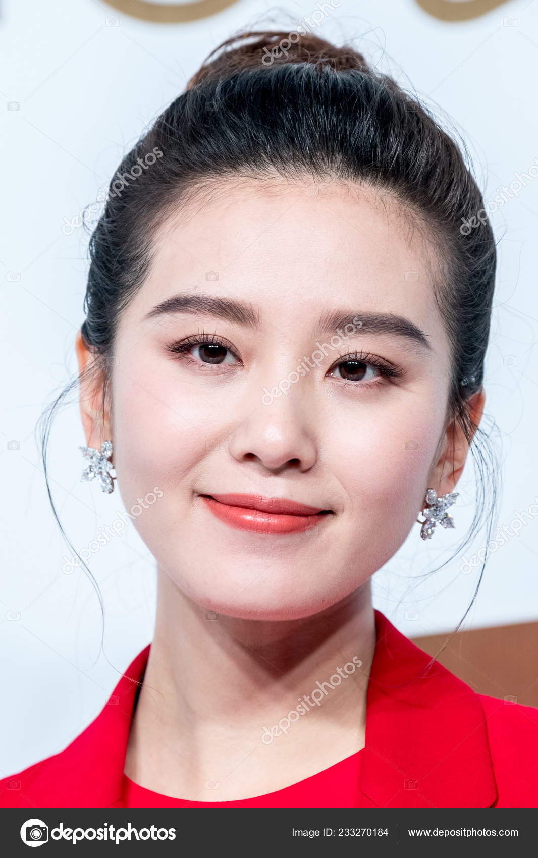 Chinese Actress Liu Shishi Poses Omega Constellation Event Shanghai ... Chinese Actress Liu Shishi Poses Omega Constellation Event Shanghai ...