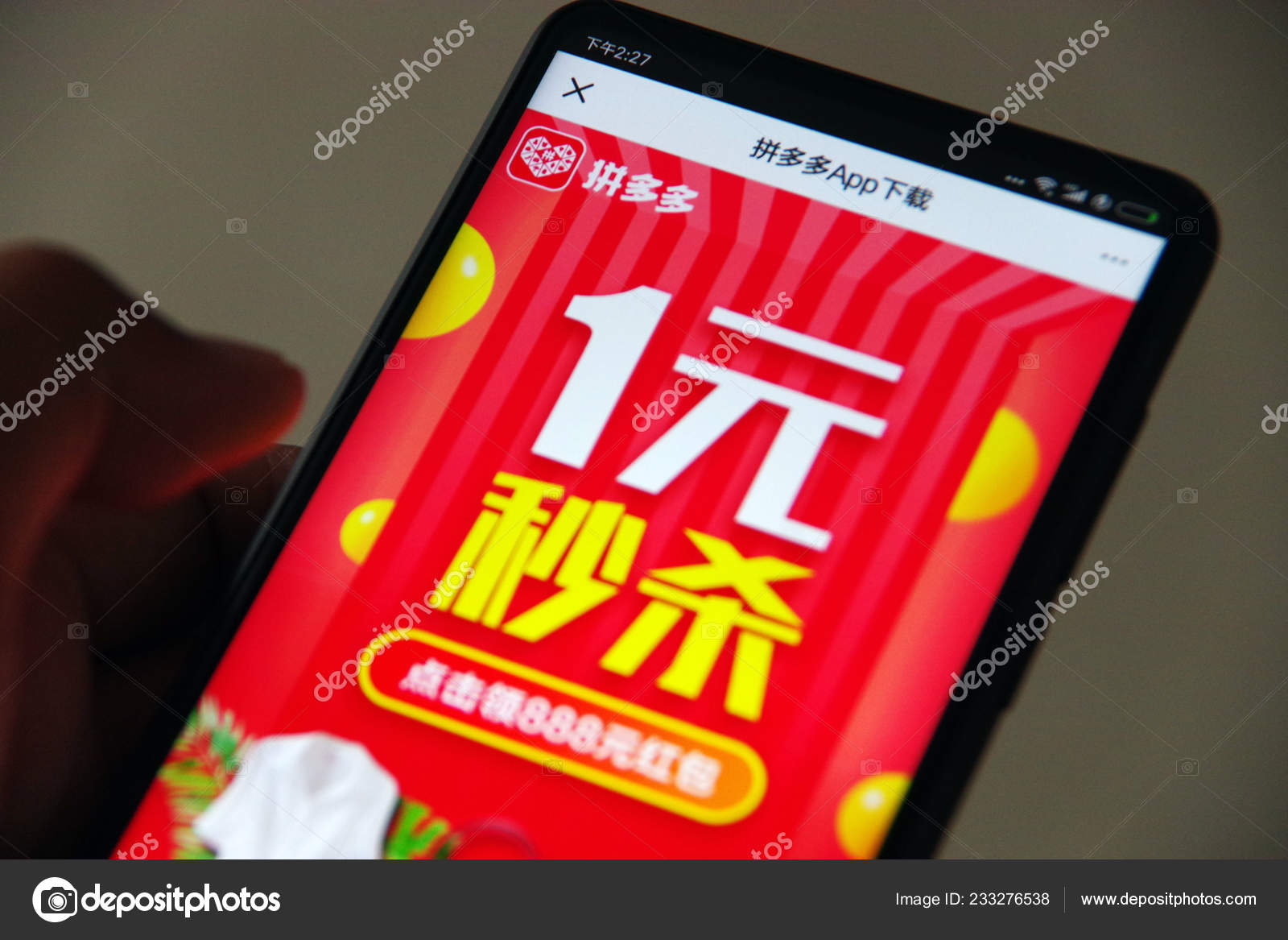 Chinese Mobile Phone User Uses Mobile App Chinese Online Group — Stock ...