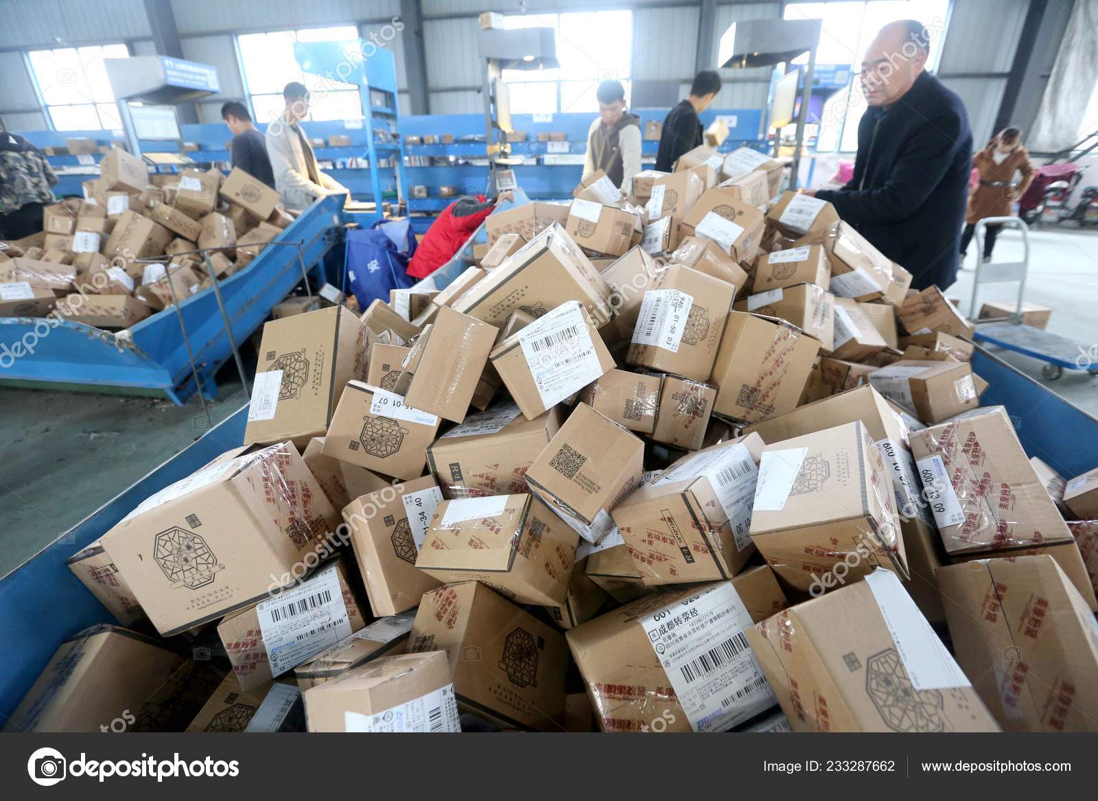 Chinese Workers Sort Out Parcels Most Which Singles' Day Online — Stock ...