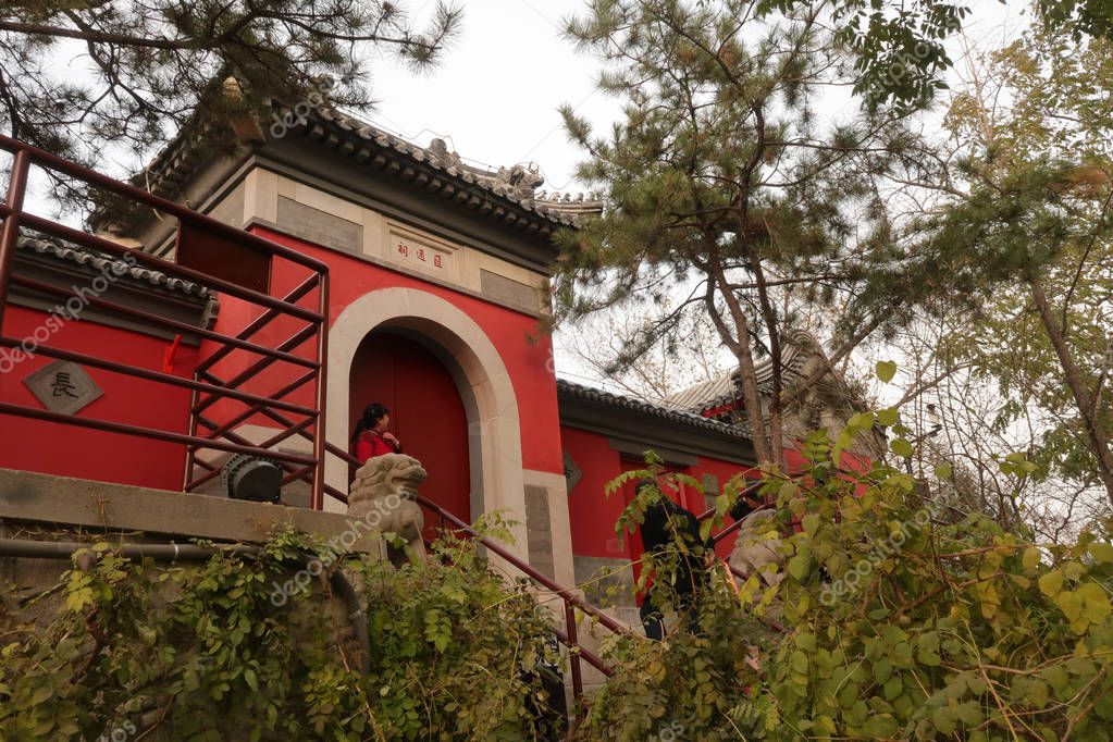 La gente visita el Museo Memorial de Guo Shoujing, astrónomo y ...