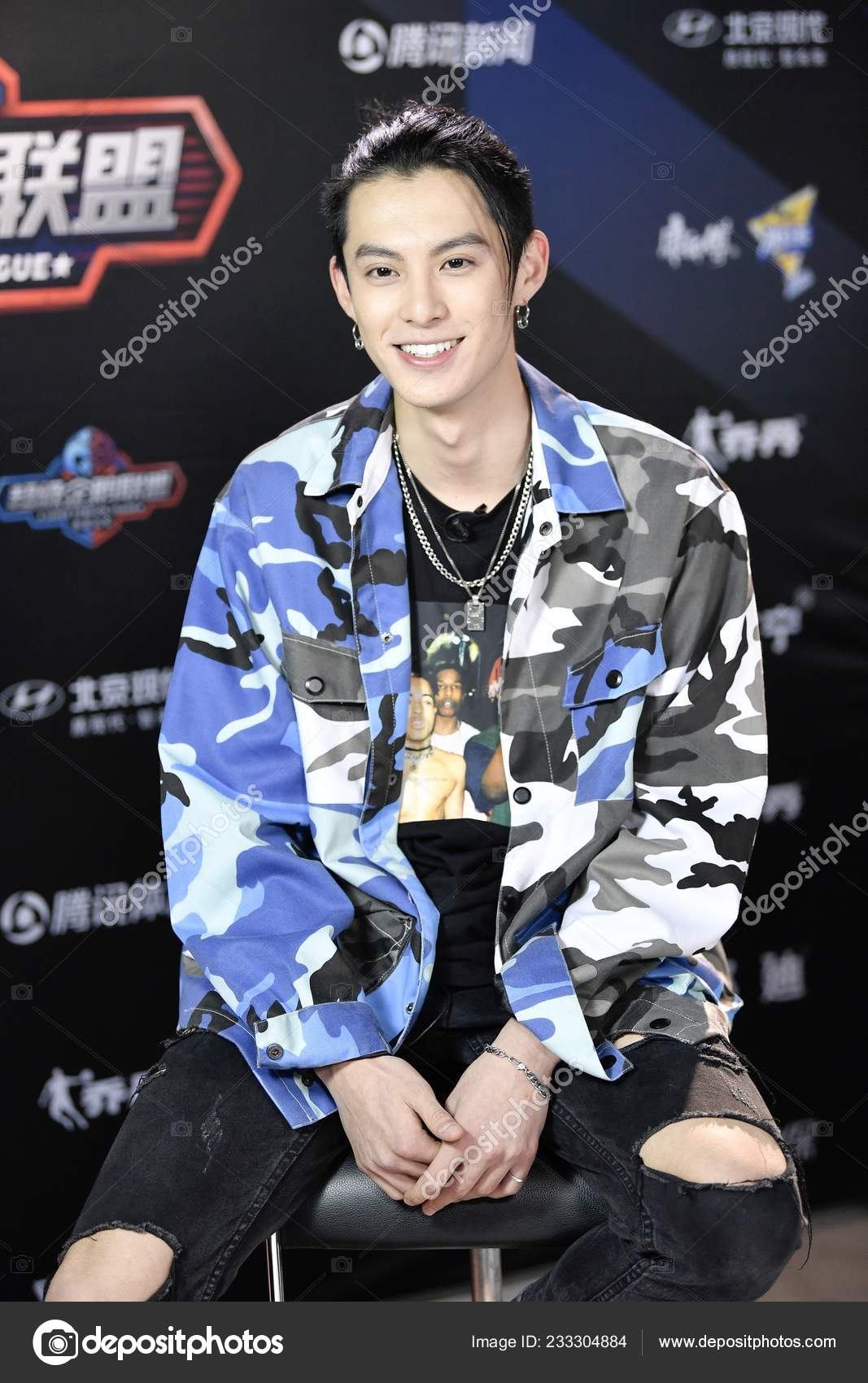 Aktor Tiongkok Dylan Wang Hedi Dari Grup Vokal Pria Tiongkok — Foto ...