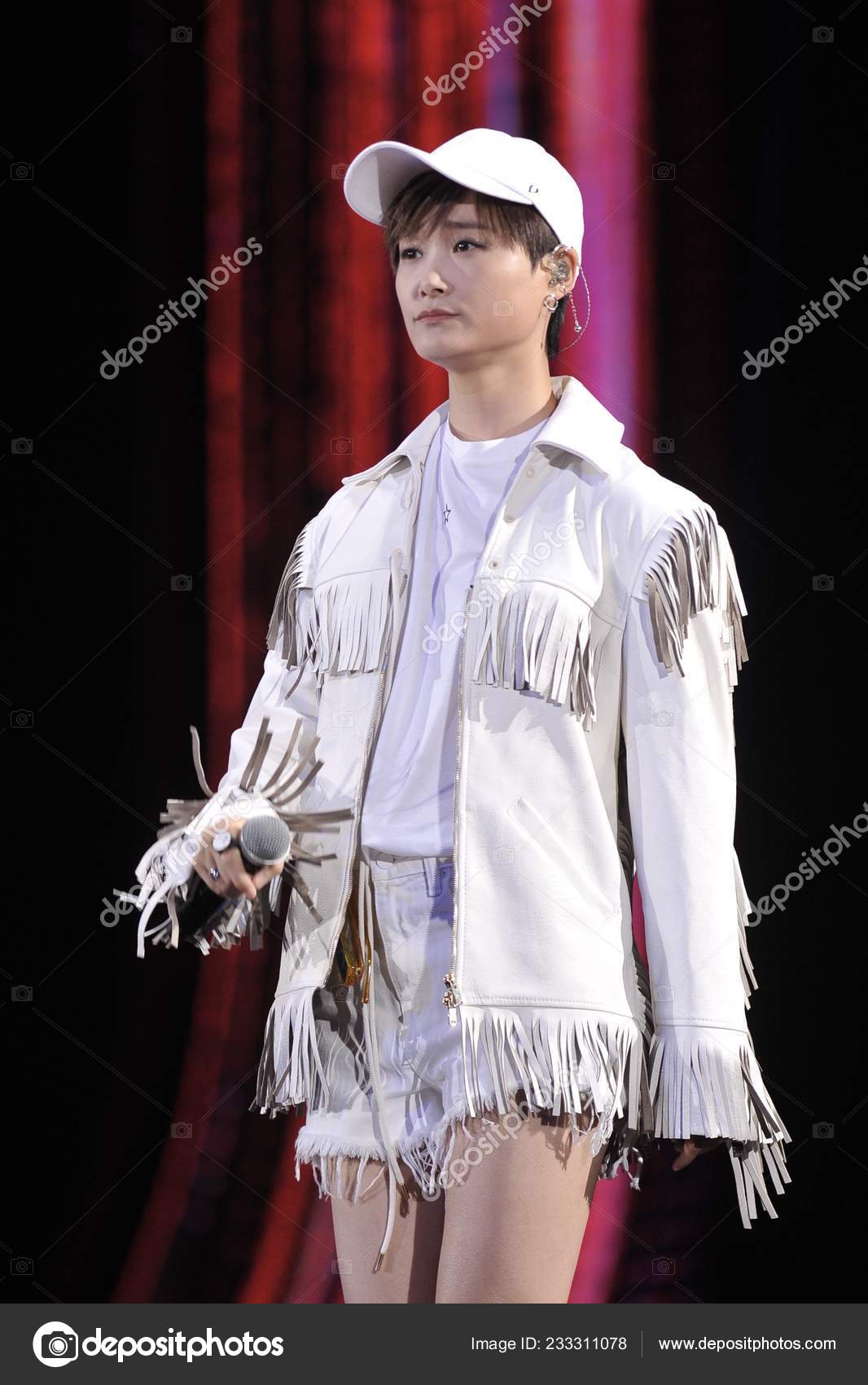 Chinese Singer Actress Chris Lee Yuchun Performs 2018 Tmall Collection — Stock Editorial Photo ...