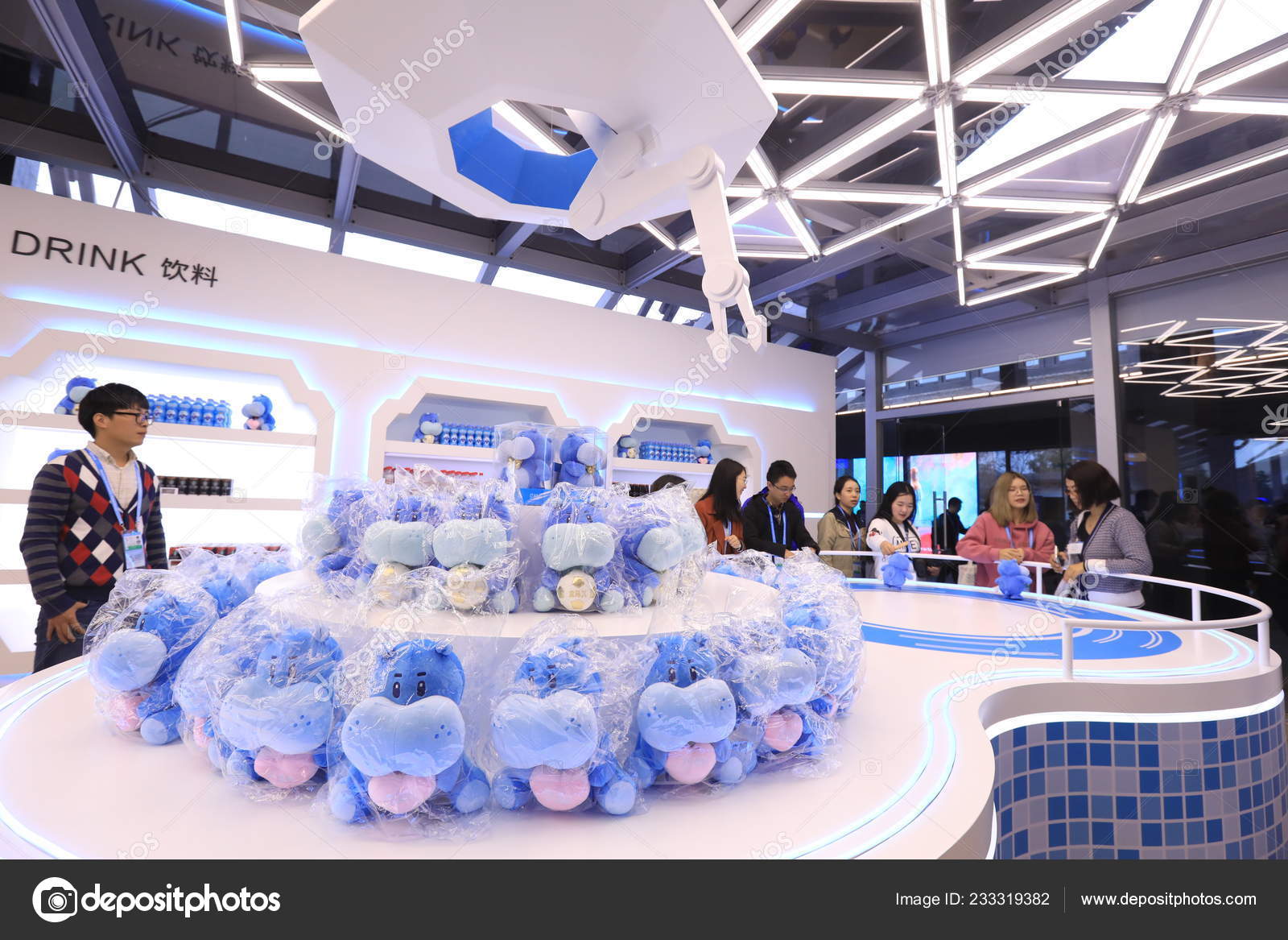 People Visit Freshippo Intelligent Experience Pavilion O2O Fresh ...