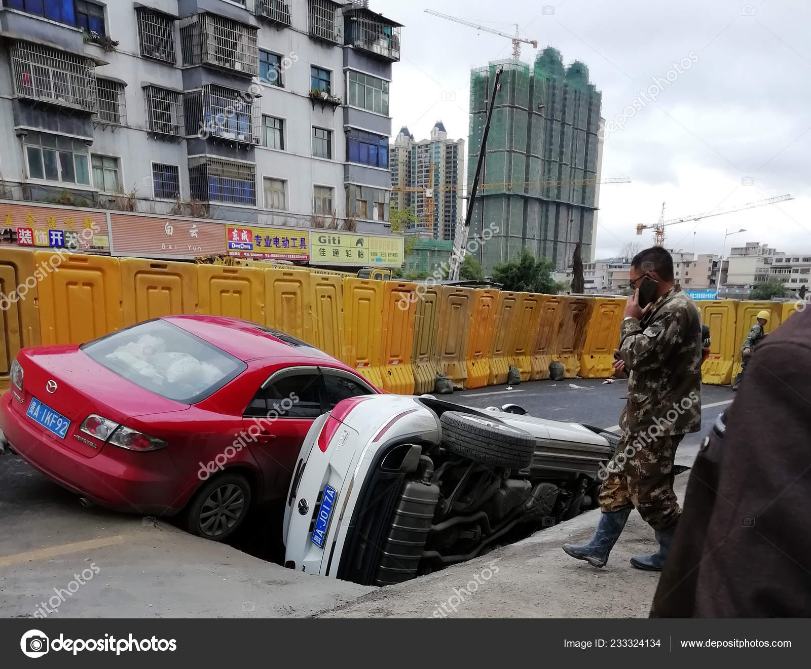 Two Vehicles Trapped Sinkhole Road Collapse Guiyang City Southwest ...