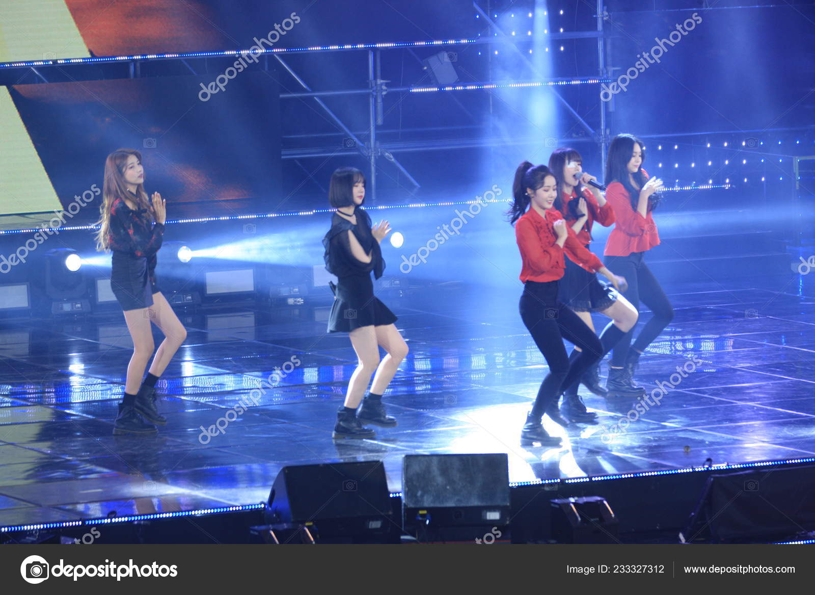 Members South Korean Girl Group Gfriend Perform 2018 Mbn Hero — Stock Editorial Photo ...