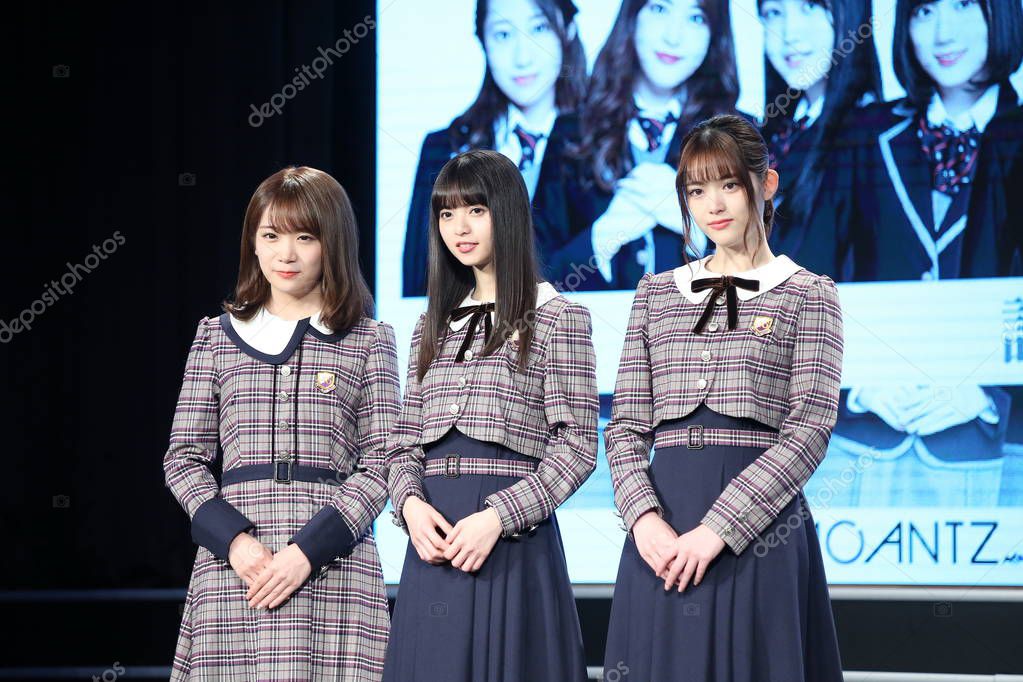 (Desde la izquierda) Akimoto Manatsu, Asuka Saito, Matsumura Sayuri del grupo de ídolos ...