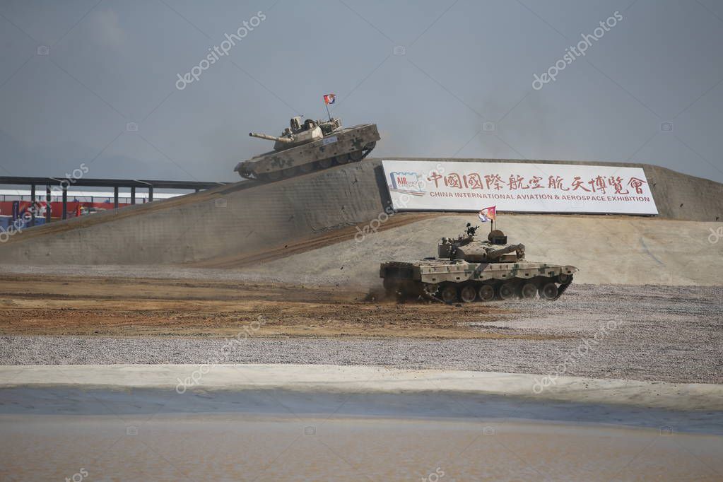 Los tanques de batalla principales (MBT) VT2B, frontales y VT4 se ...