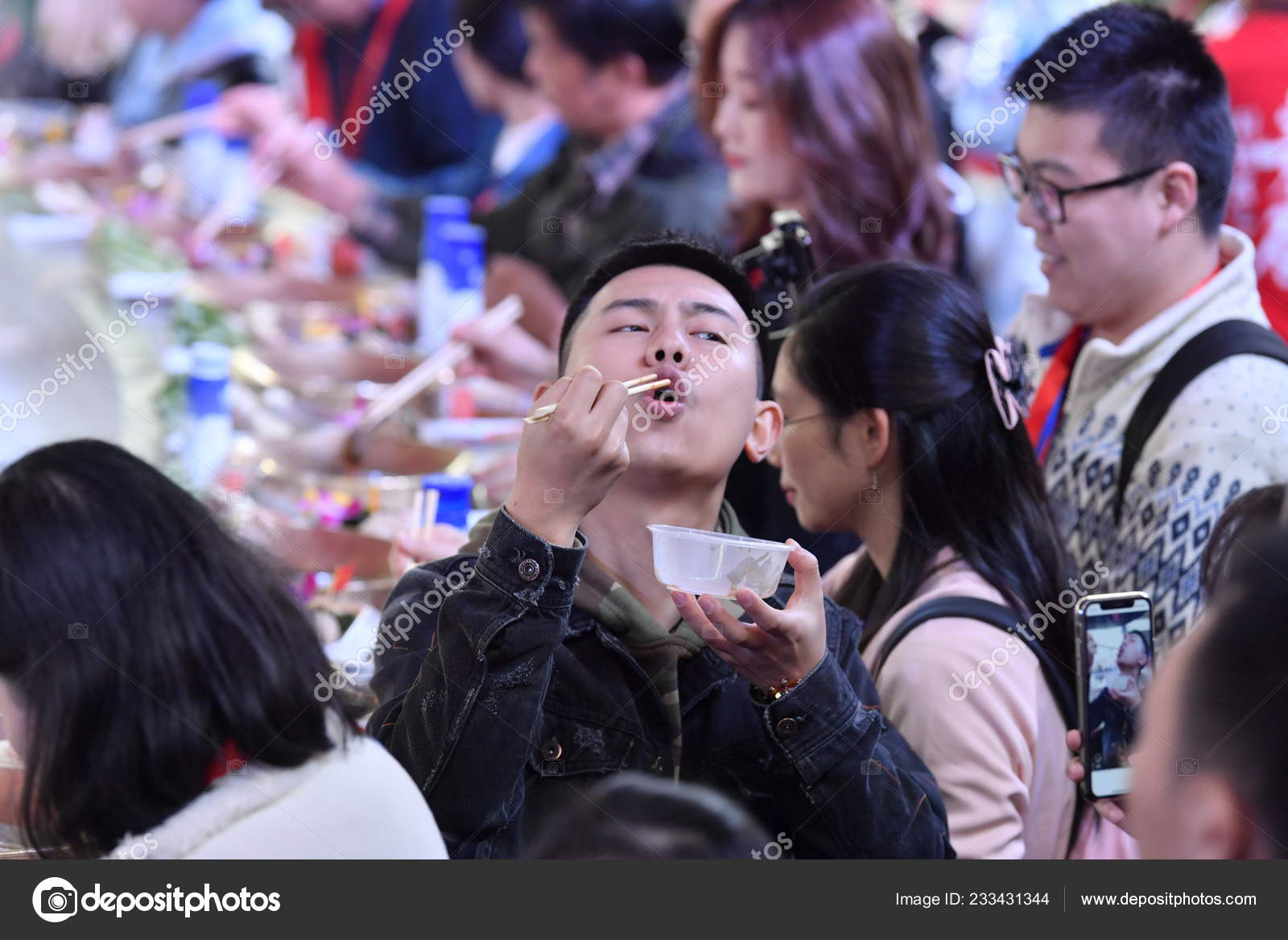 Chinese Customers Dine Giant Hotpot Decorated Models Skyscrapers High ...