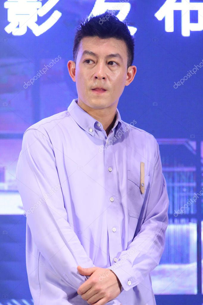 El actor y cantautor canadiense Edison Koon-hei Chen asiste a un evento ...