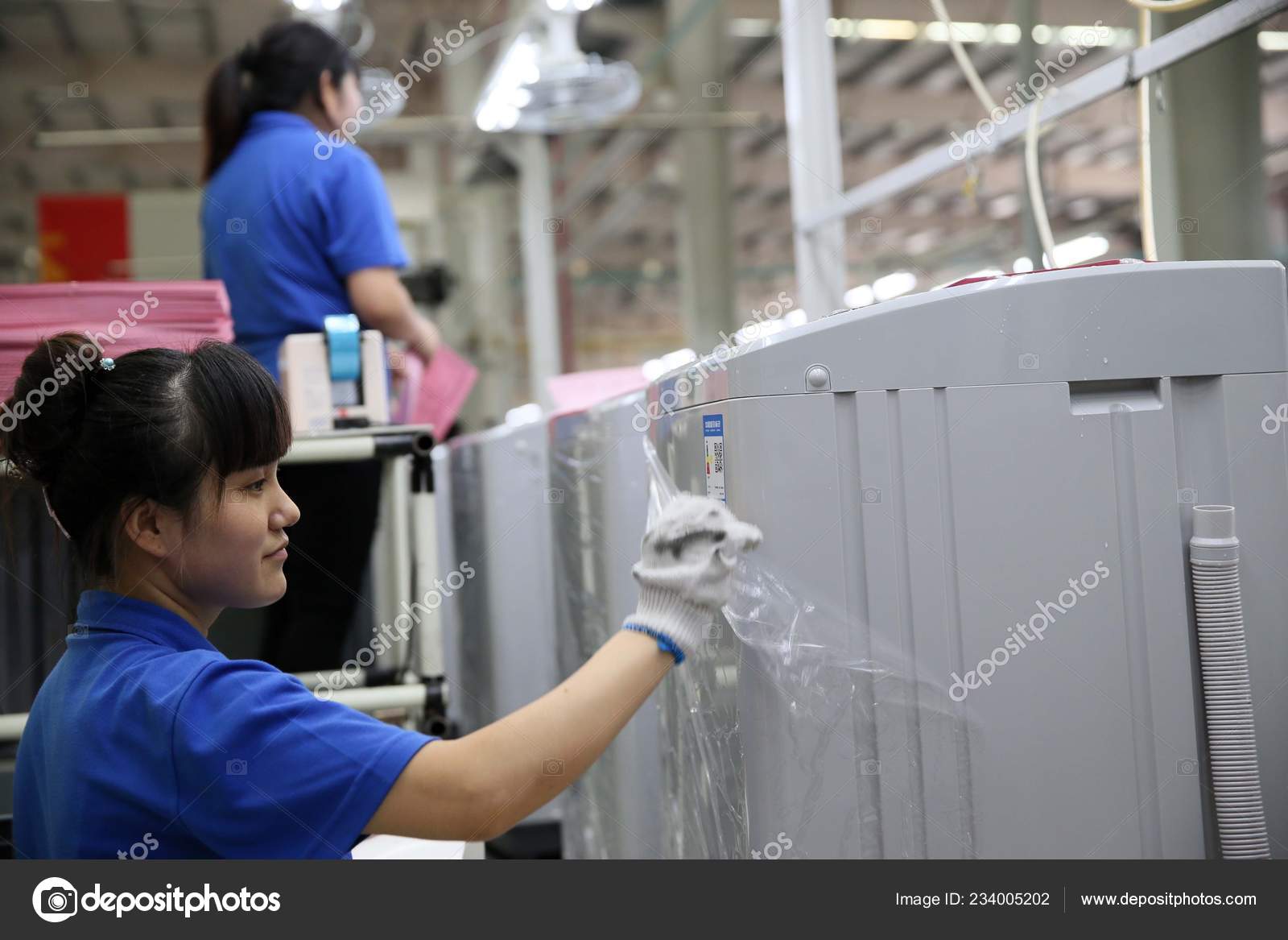 Chinese Worker Processes Washing Machines Plant Tcl Hefei City East ...