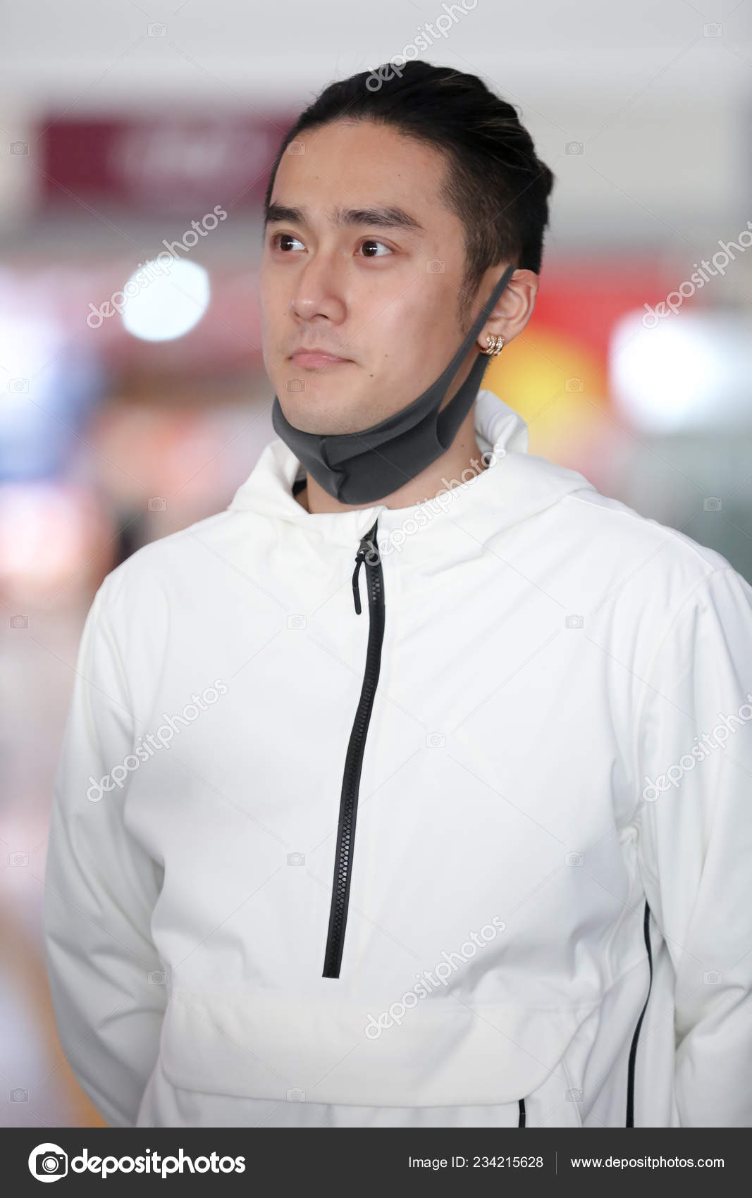 Chinese Actor Jiang Jinfu Arrives Beijing Capital International Airport ...
