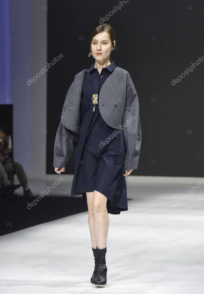 Model Displays New Creation Shao Fashion Show 2018 Beijing Fashion ...