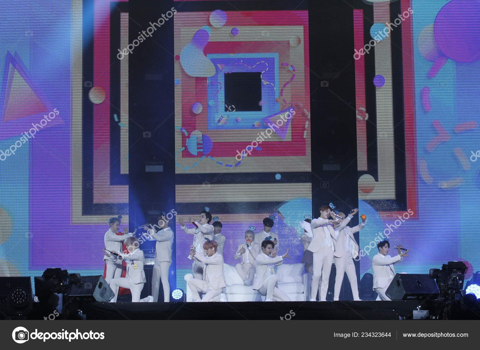 Members South Korean Boy Group Seventeen Also Stylized Seventeen Svt ...