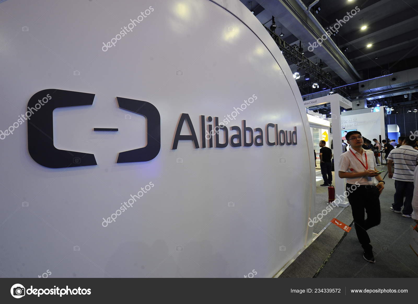 People Visit Stand Alibaba Cloud Aliyun Com Online Cloud Computing ...