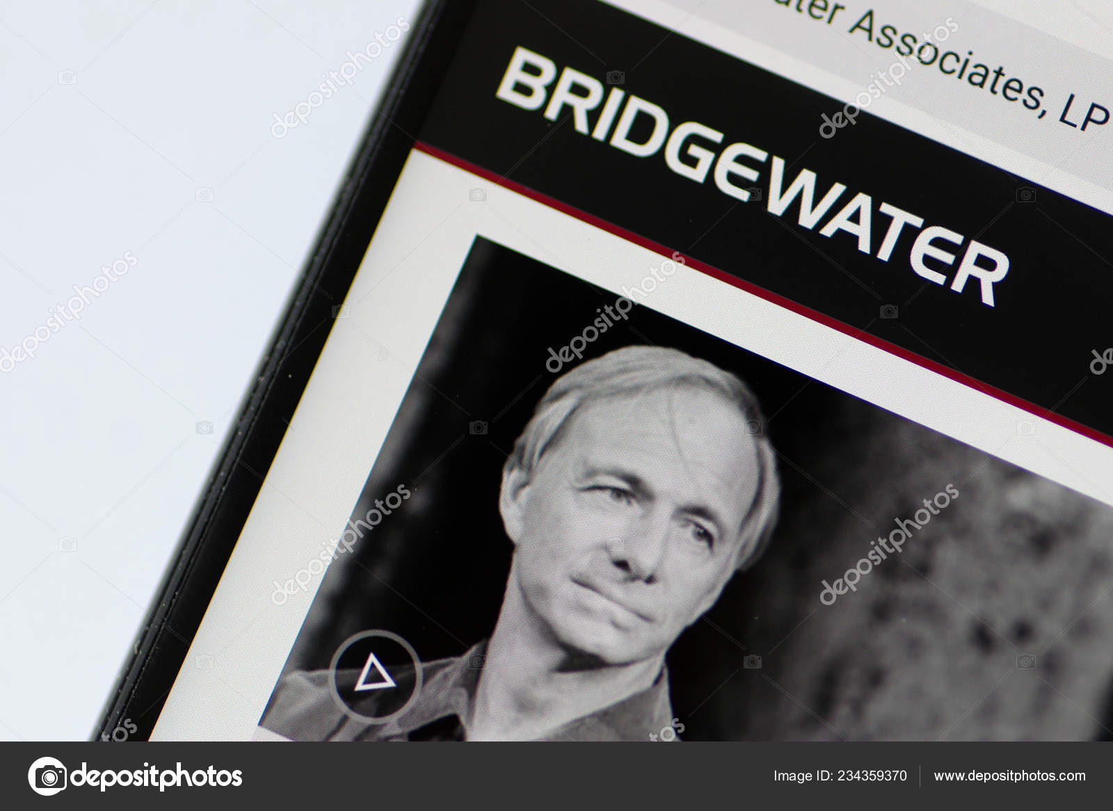 Netizen Browses Website World's Largest Hedge Fund Management ...