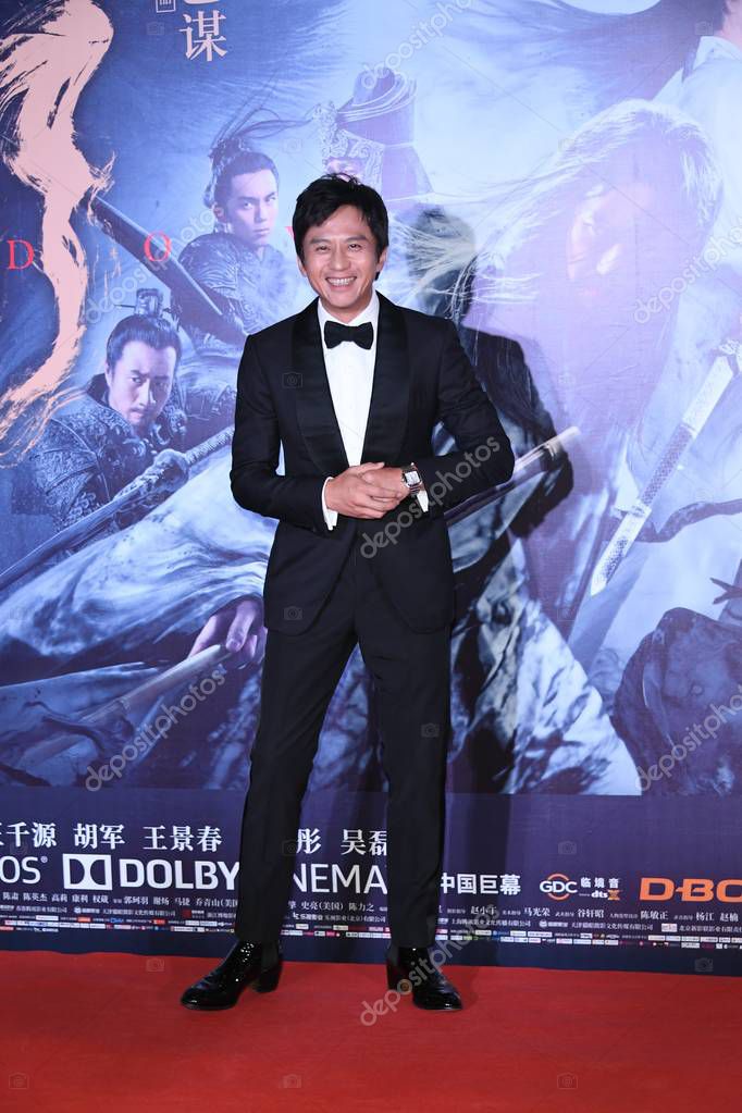 El actor chino Deng Chao llega a la alfombra roja para el estreno de la ...