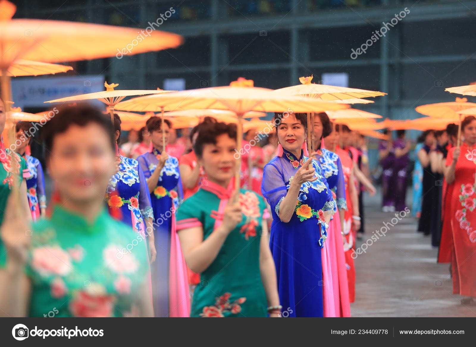 Chinese Women Dressed Cheongsam Also Known Qipao Chinese Dance Music ...
