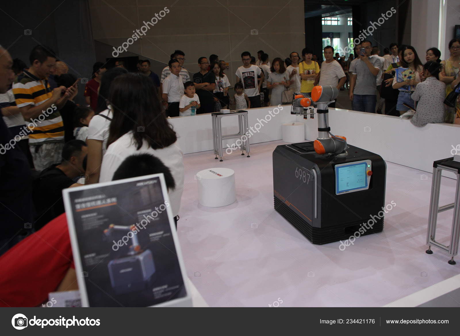 Powered Porter Robot Equipped Mechanical Arm Developed Hangzhou ...
