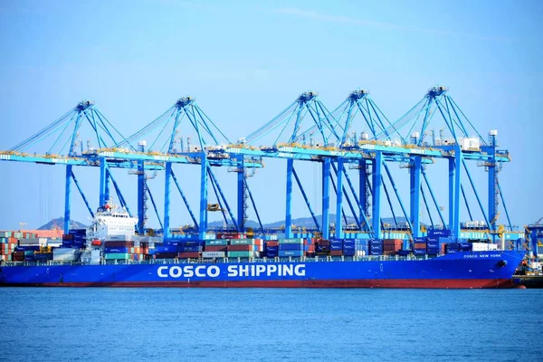 China cosco shipping Stock Photos, Royalty Free China cosco shipping ...
