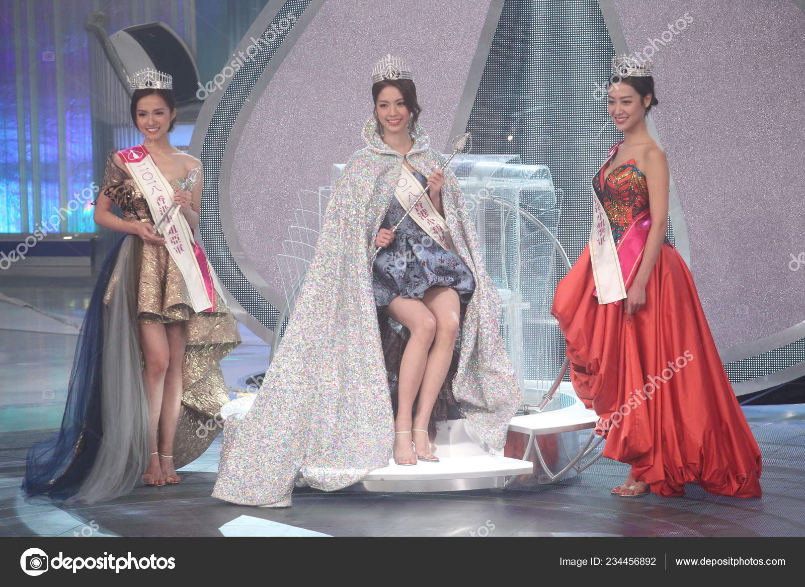 Left First Runner Amber Tang Winner Hera Chan Second Runner — Stock ...