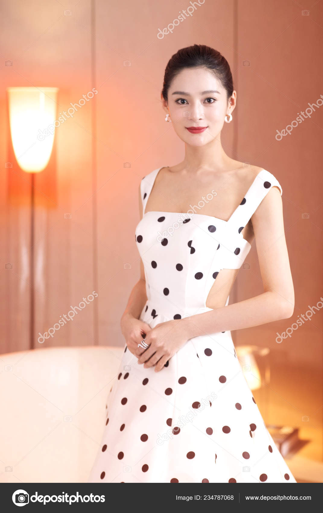 Atriz Chinesa Wang Yuan Posa Para Fotos Retratos Durante Uma — Foto ...