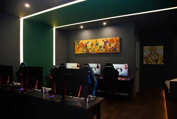 Gaming cafe Stock Photos, Royalty Free Gaming cafe Images | Depositphotos