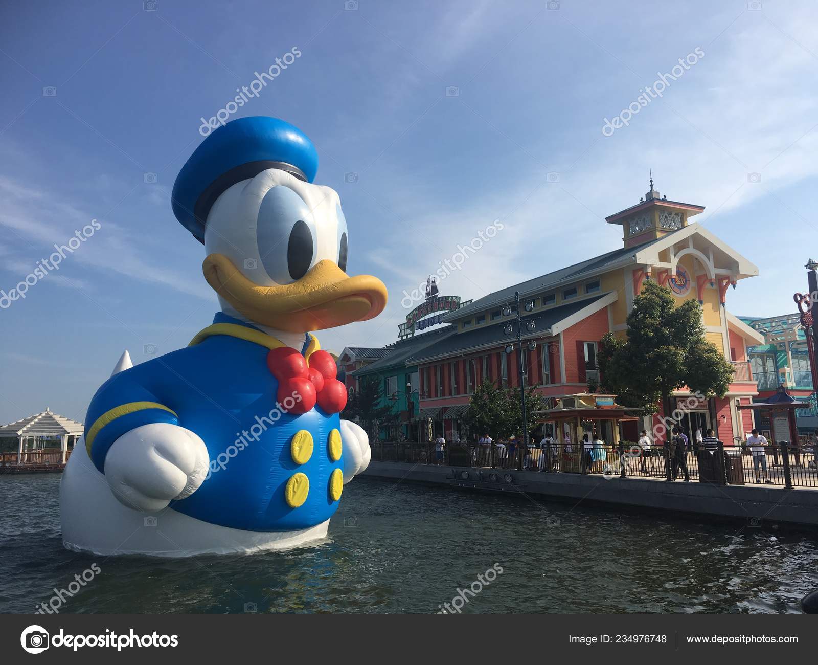 Meter Tall Inflatable Donald Duck Display Lakeside Disney Town Shanghai ...