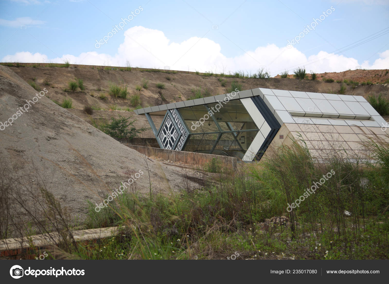 Foziling Station Named Most Desolate Subway Station Surrounded Empty ...
