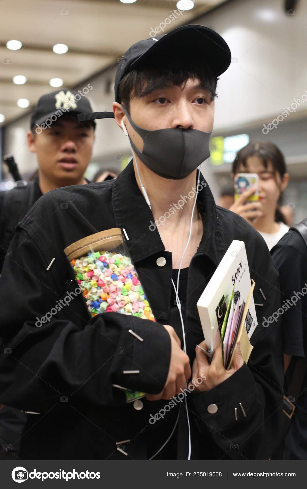 Chinese Singer Actor Zhang Yixing Better Known Lay South Korean – Stock ...