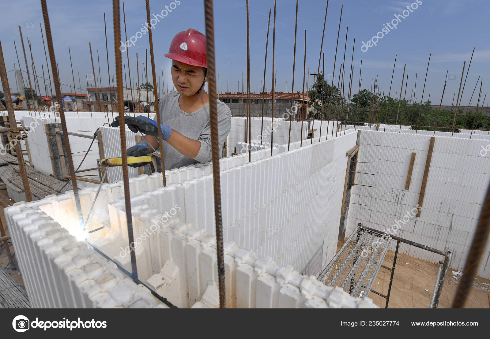 Chinese Workers Use Expanded Polystyrene Eps Foam Build Houses Beiyuan ...