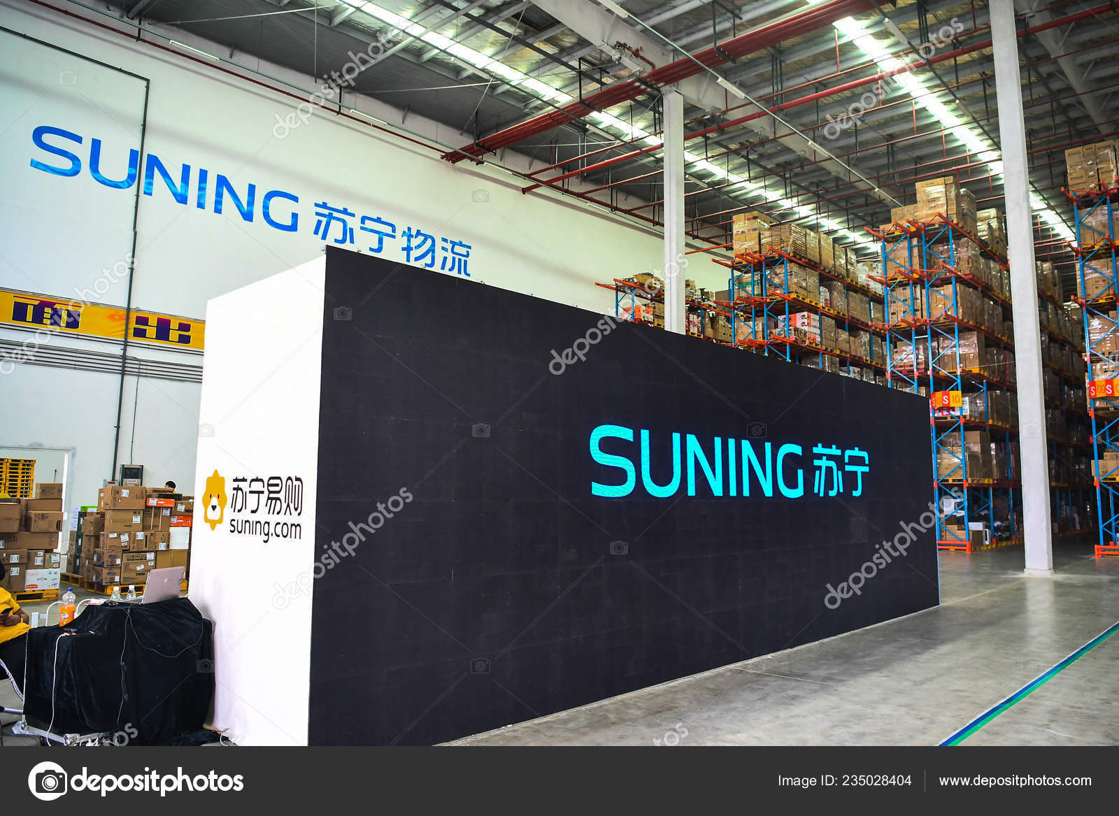 View Warehouse Suning Logistics Logistic Arm Suning Com Online Shopping ...