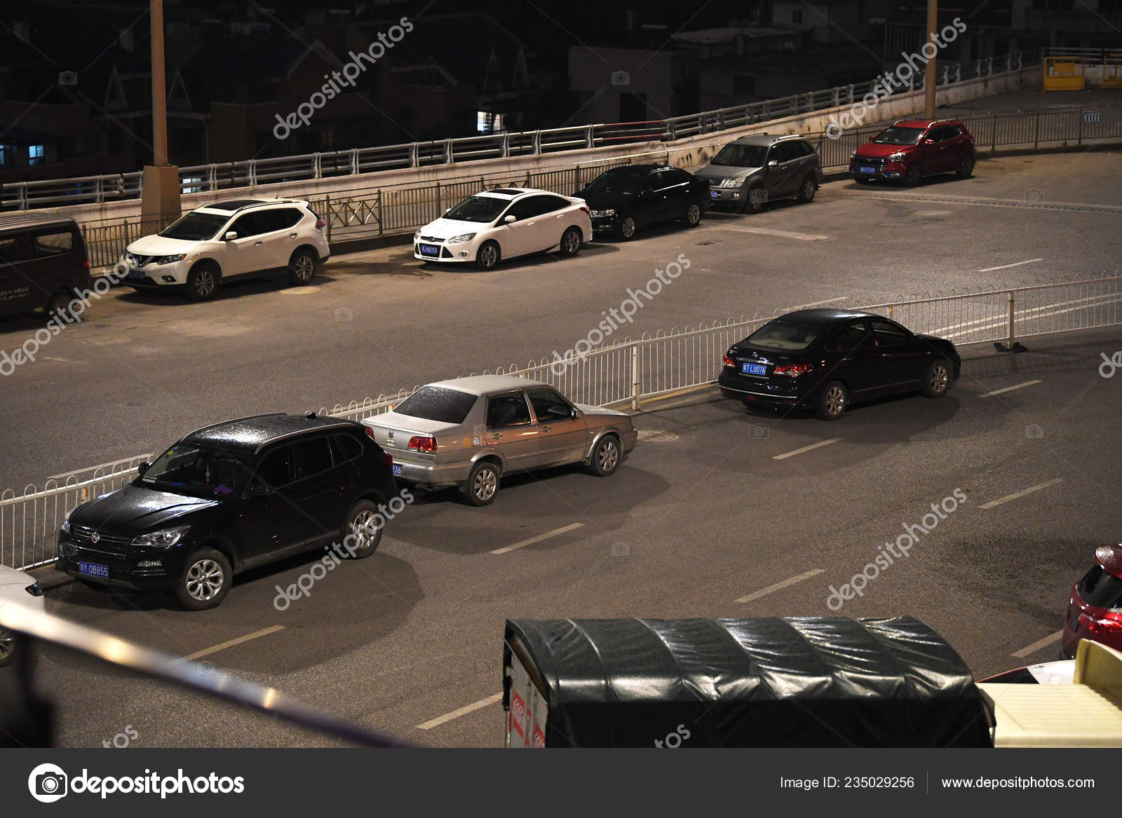 Vehicles Lined Innermost Outermost Lanes Two Way Eight Lane Street ...