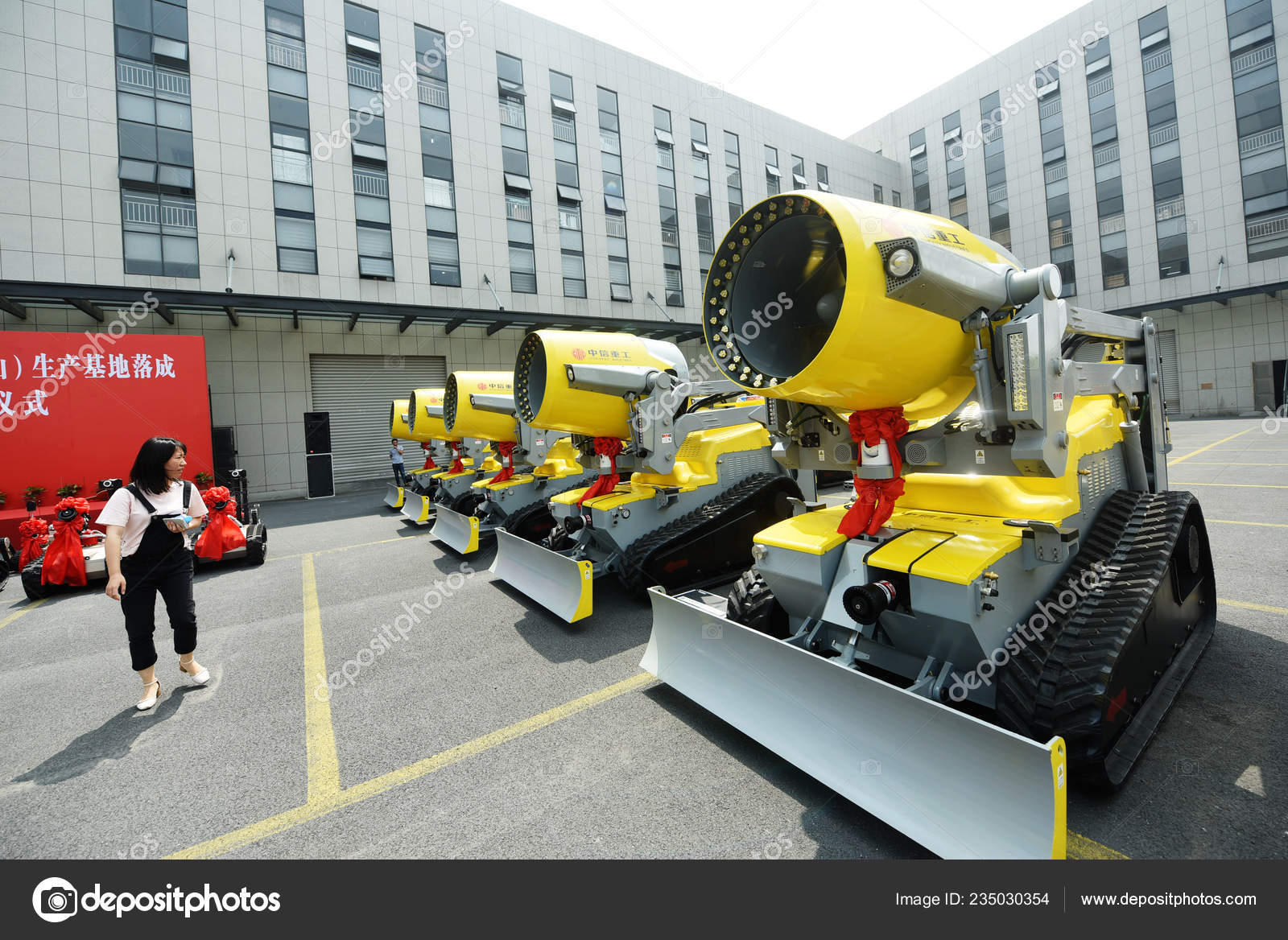 View Fire Fighting Robots Used Fighting Fires Can Operated Remote ...
