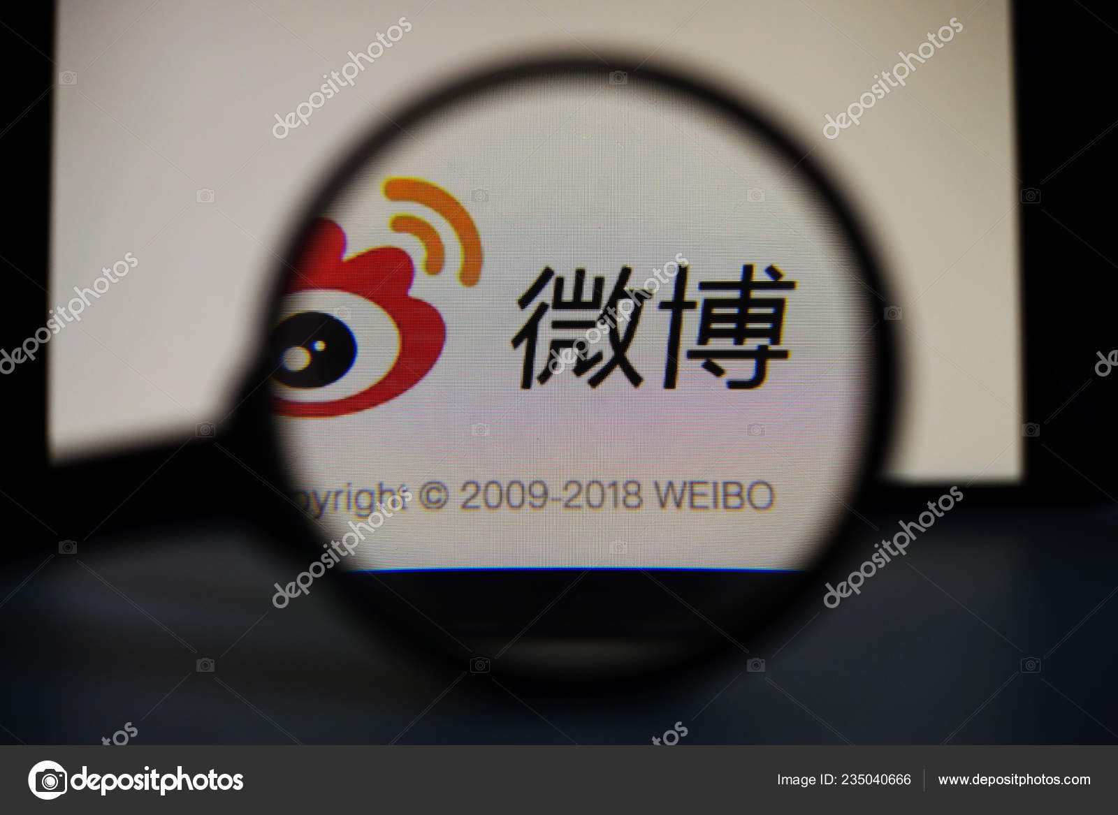 Chinese Netizen Looks Logo Weibo Twitter Microblogging Service Chinese ...