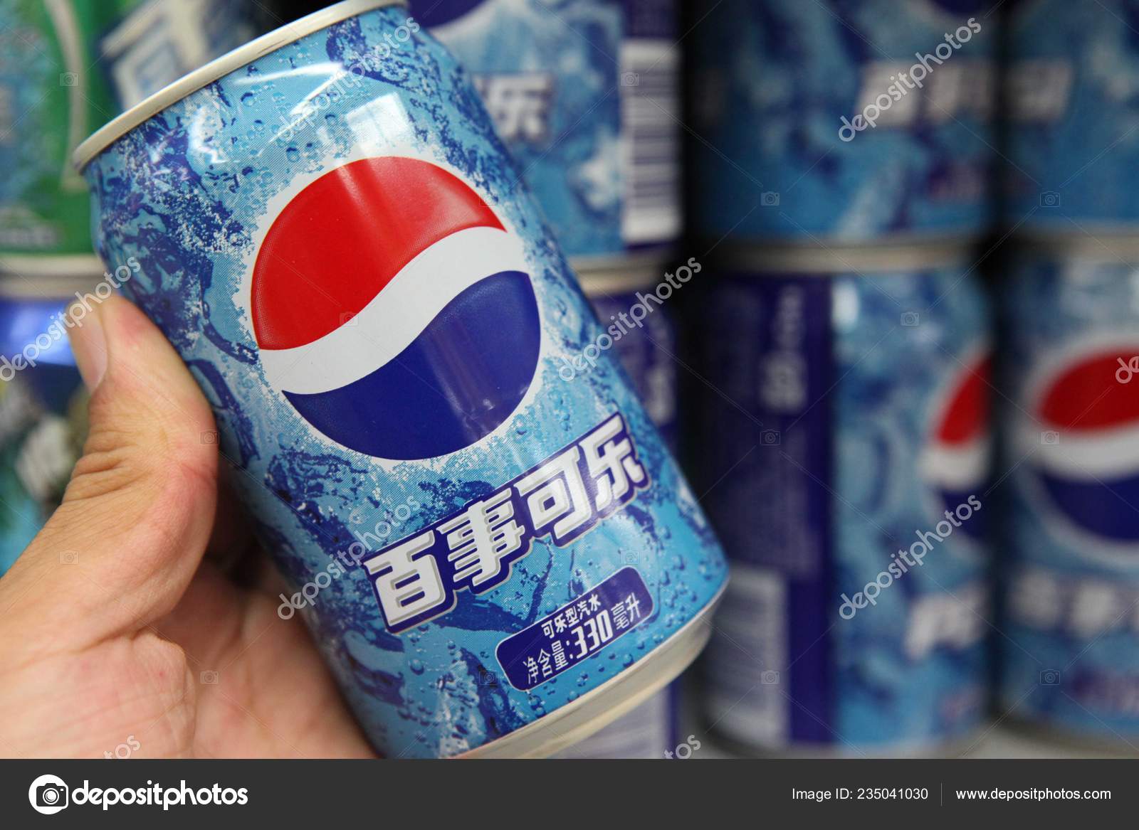 Customer Shows Bottle Pepsi Coke Supermarket Xuchang City Central China ...