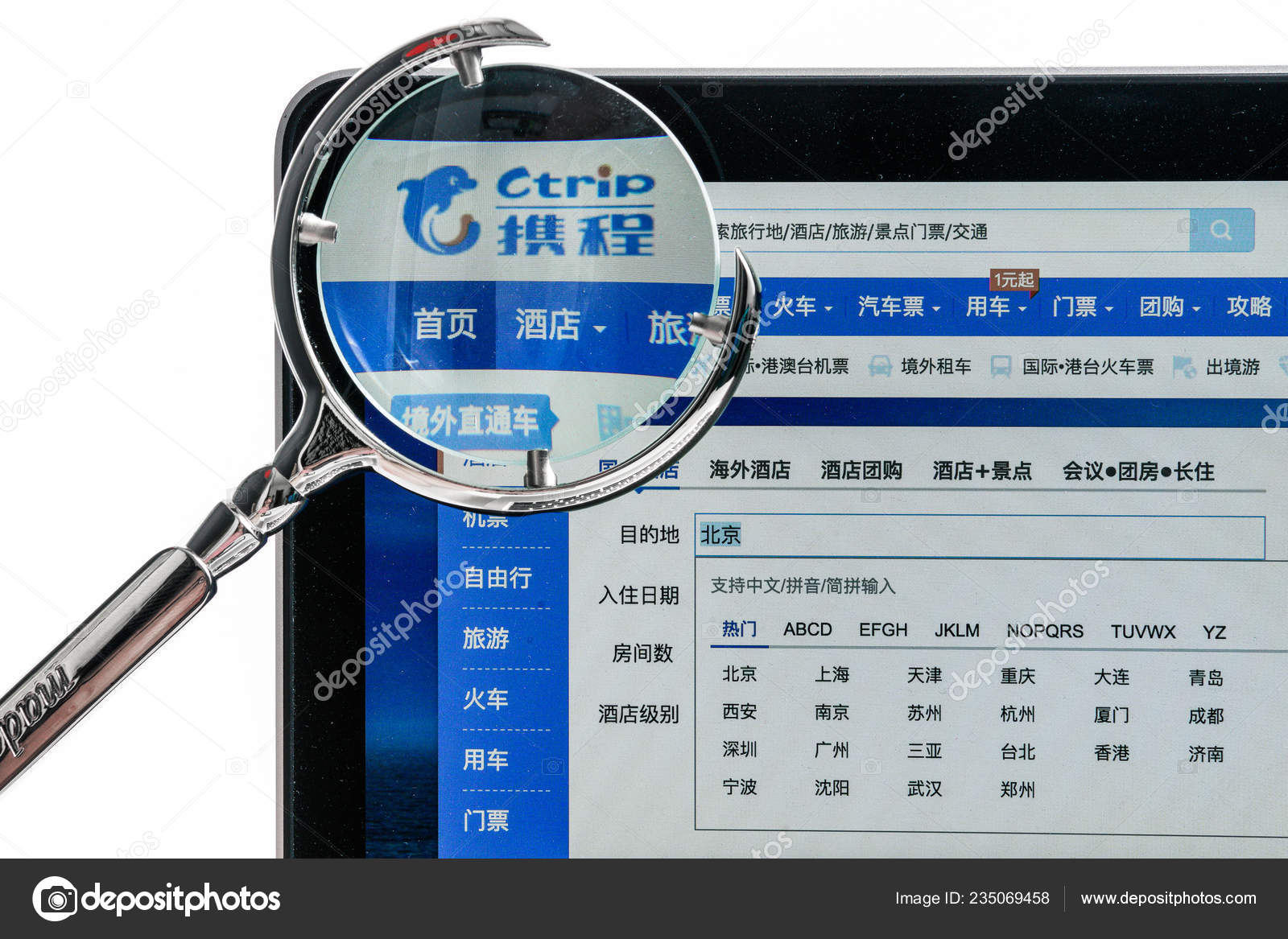 Chinese Netizen Browses Website Chinese Online Travel Agency Ctrip Shanghai – Stock Editorial ...