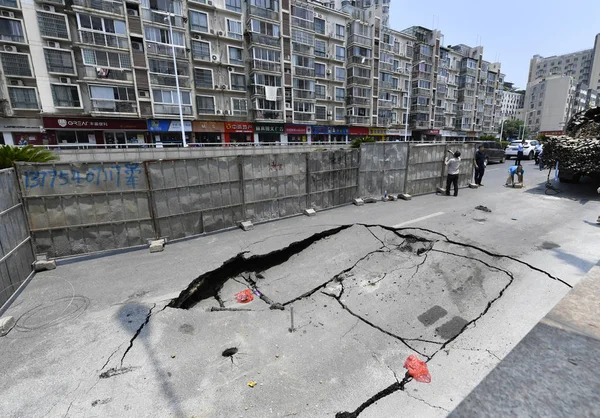 Sinkhole road Stock Photos, Royalty Free Sinkhole road Images ...